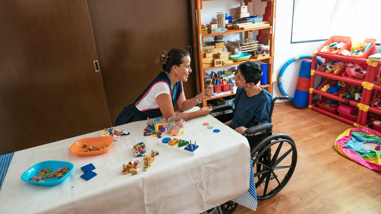 Dagbesteding zorg: Hoe zit het precies? | Zorgly